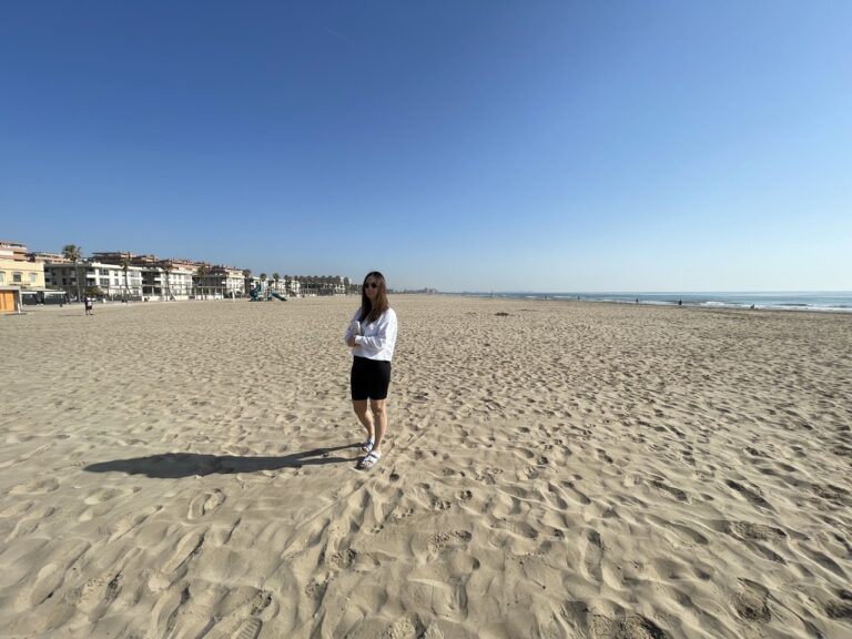 5 Best Beaches in Valencia, Spain (An Ultimate 2024 Guide)