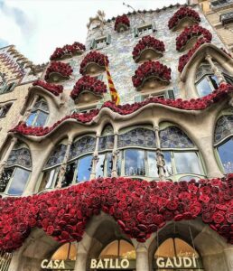 21 Famous Buildings in Barcelona to See in 2024 - WhyThisPlace.com