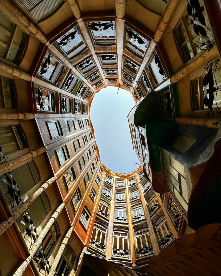 21 Famous Buildings in Barcelona to See in 2024 - WhyThisPlace.com